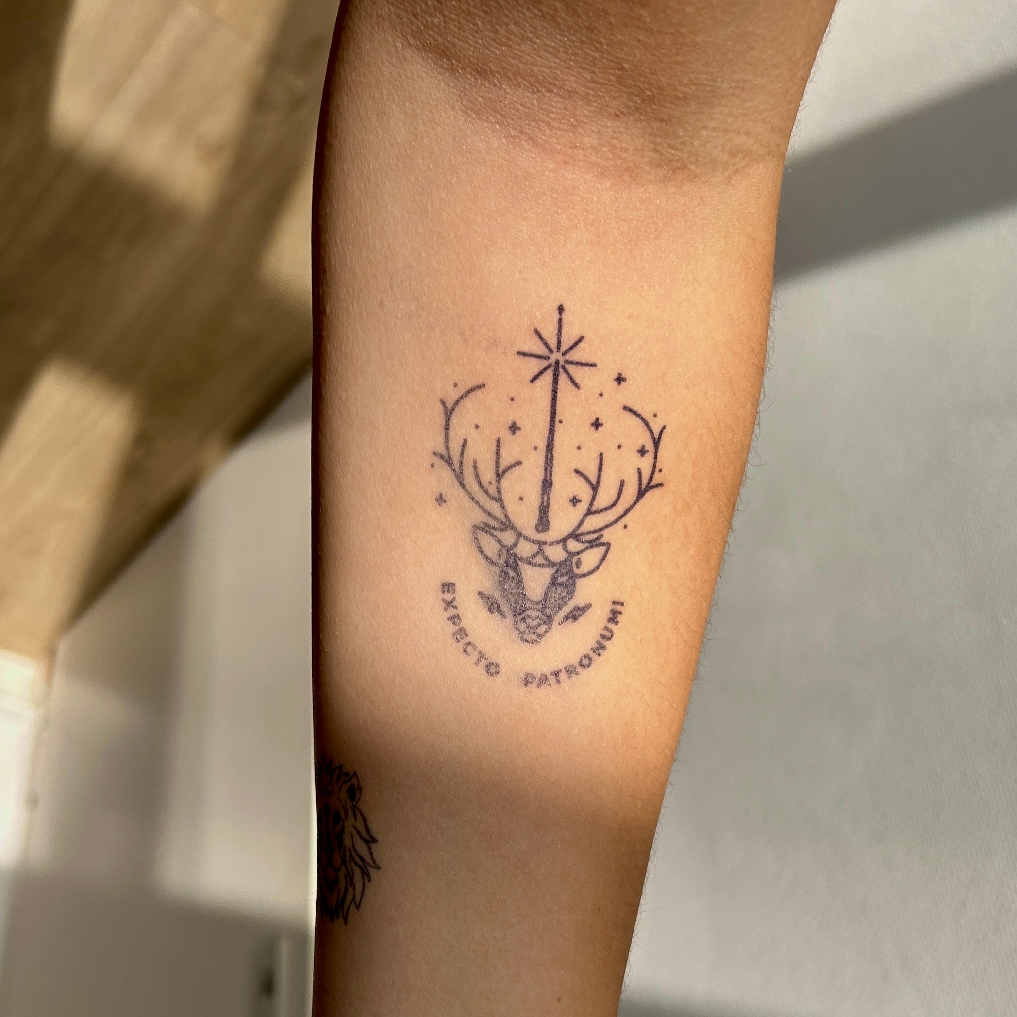 Harry Potter Expecto Patronum mit Hirsch Tattoo | 2 Wochen Temporäres Tattoo | Inkster